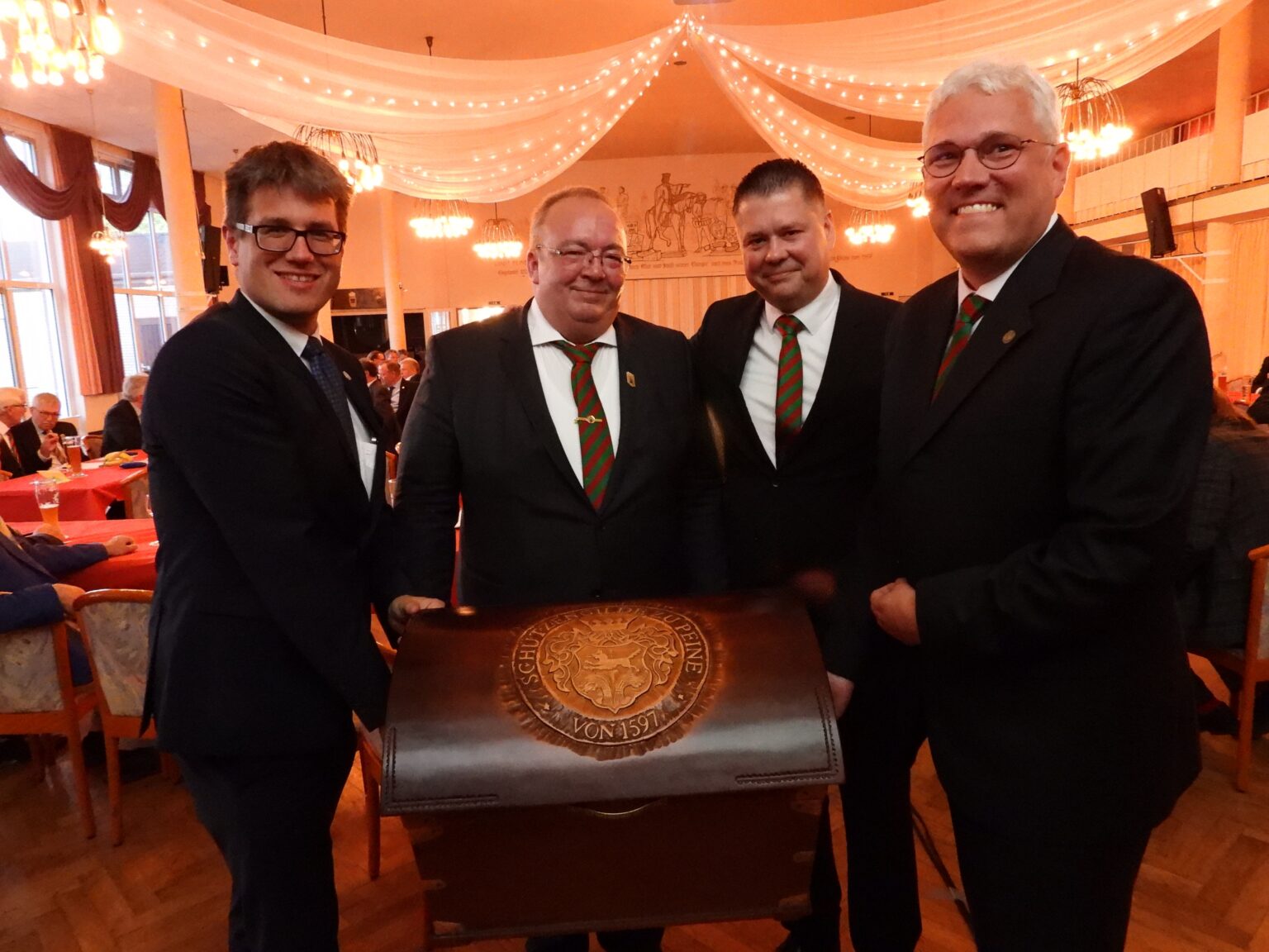Christian Suchan ist neuer Hauptmann der Schützengilde | Schuetzengilde ...